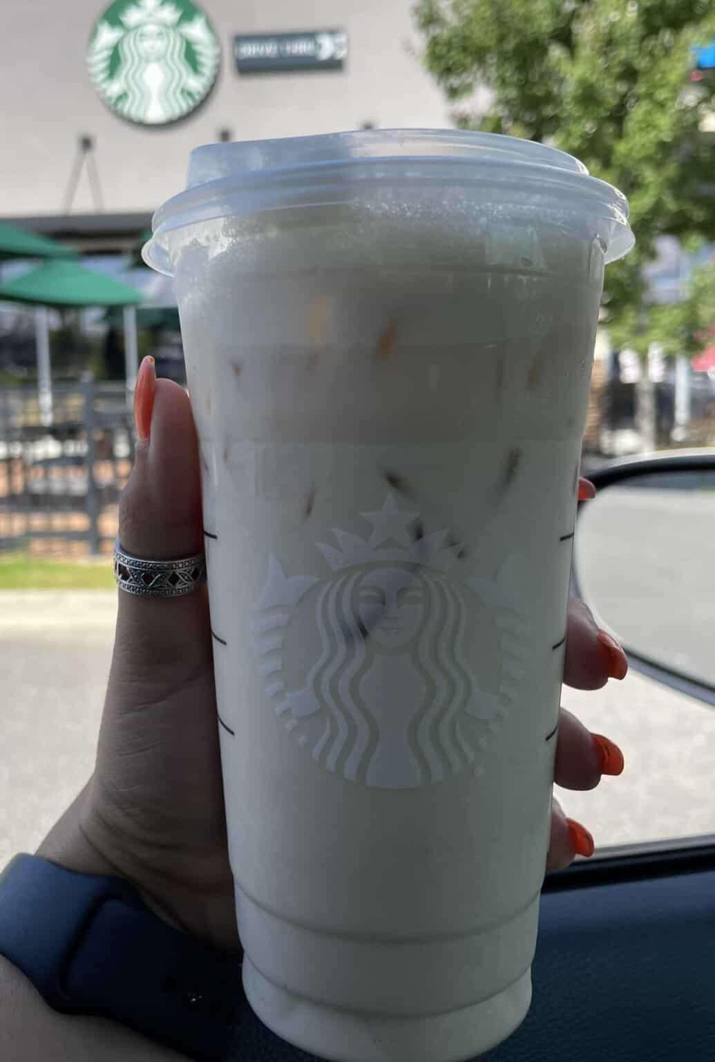 19 Best Starbucks Iced Tea Drinks For a Cool and Tasty Treat