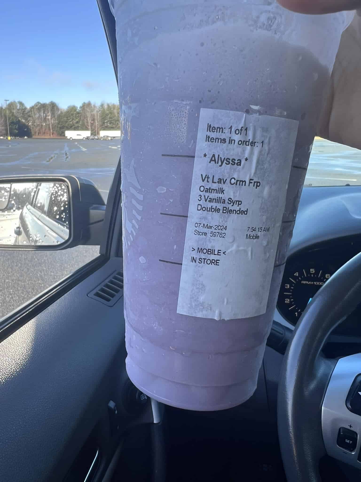 16 Best Oatmilk Drinks at Starbucks (For Non-Dairy Lovers)